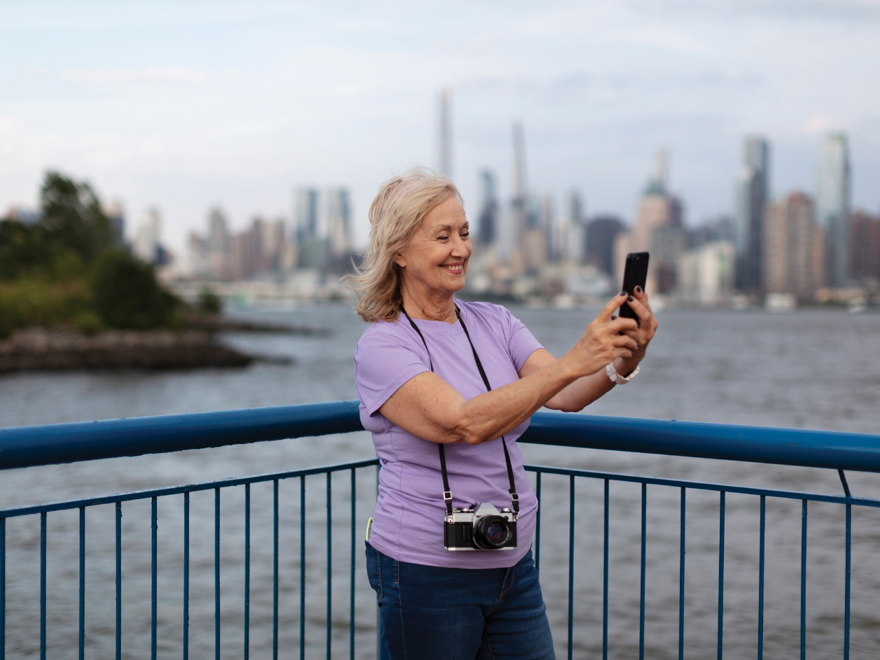 Pros and Cons of Using Technology to Travel - LA Boomers Magazine